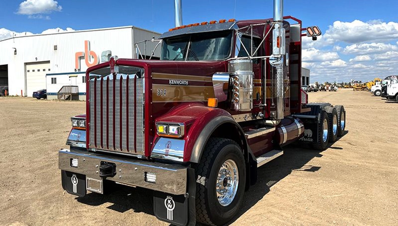 Kenworth W900: An In-Depth Review